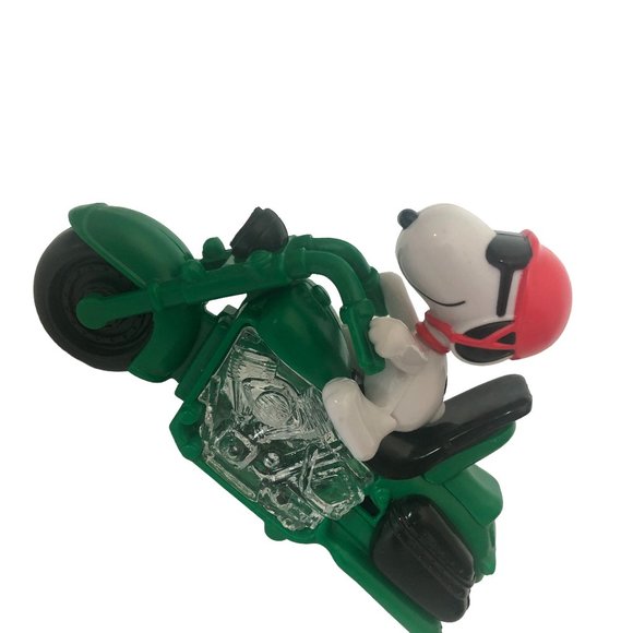 Peanuts | Toys | Vintage Peanuts Candy Dispenser Snoopy On Green ...